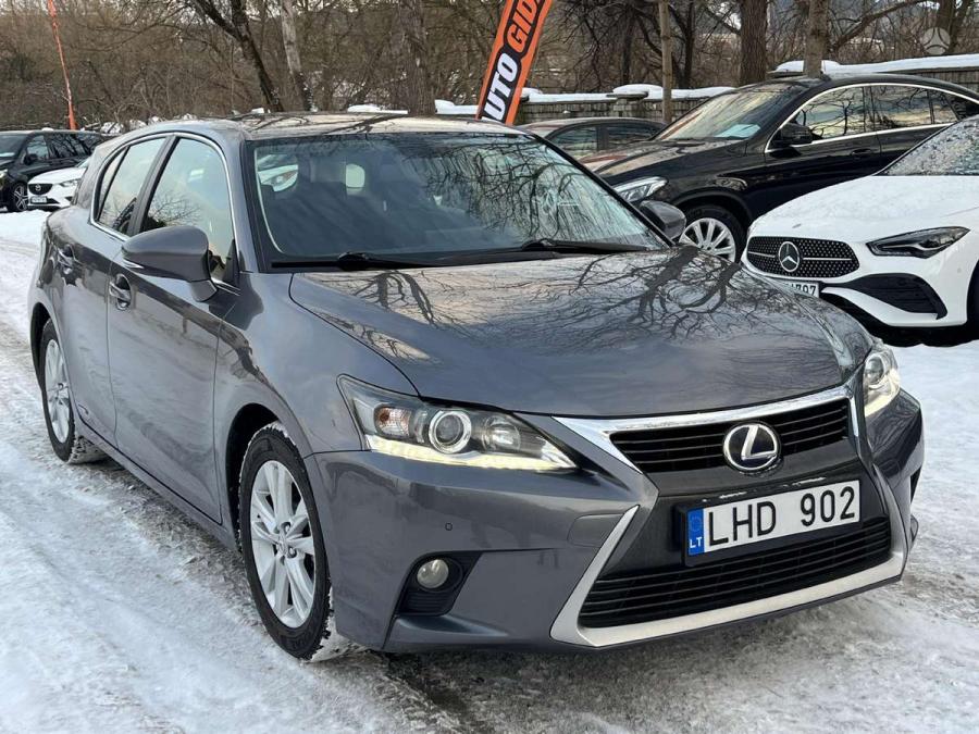 Grey Lexus CT 200h 2014 in Vilnius, with an engine capacity of 1.80 L and mileage of 336 thousand km for 8800 €, photo 4 on AUTOMOTO.COM.LV