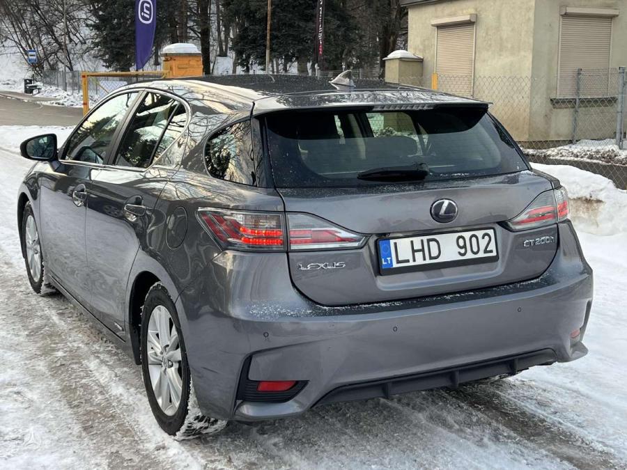 Grey Lexus CT 200h 2014 in Vilnius, with an engine capacity of 1.80 L and mileage of 336 thousand km for 8800 €, photo 5 on AUTOMOTO.COM.LV