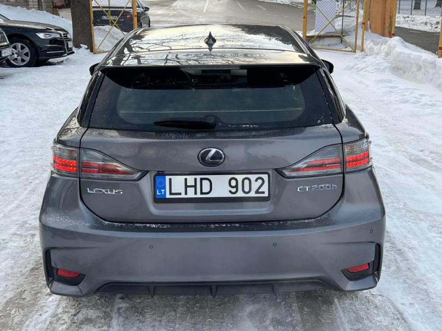 Grey Lexus CT 200h 2014 in Vilnius, with an engine capacity of 1.80 L and mileage of 336 thousand km for 8800 €, photo 6 on AUTOMOTO.COM.LV