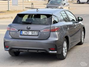 Grey Lexus CT 200h 2014 in Vilnius, with an engine capacity of 1.80 L and mileage of 336 thousand km for 8800 €, photo 5 on AUTOMOTO.COM.LV