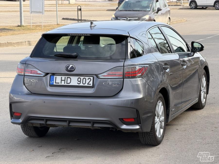 Grey Lexus CT 200h 2014 in Vilnius, with an engine capacity of 1.80 L and mileage of 336 thousand km for 8800 €, photo 5 on AUTOMOTO.COM.LV