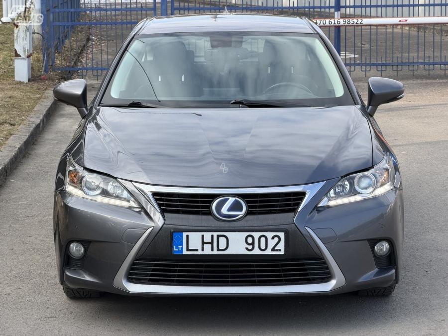 Grey Lexus CT 200h 2014 in Vilnius, with an engine capacity of 1.80 L and mileage of 336 thousand km for 8800 €, photo 7 on AUTOMOTO.COM.LV