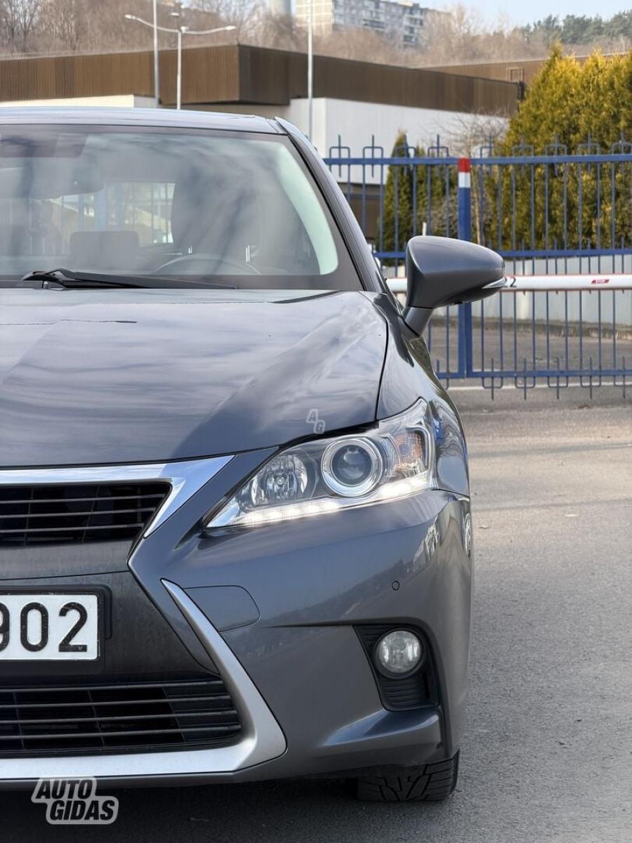 Grey Lexus CT 200h 2014 in Vilnius, with an engine capacity of 1.80 L and mileage of 336 thousand km for 8800 €, photo 8 on AUTOMOTO.COM.LV