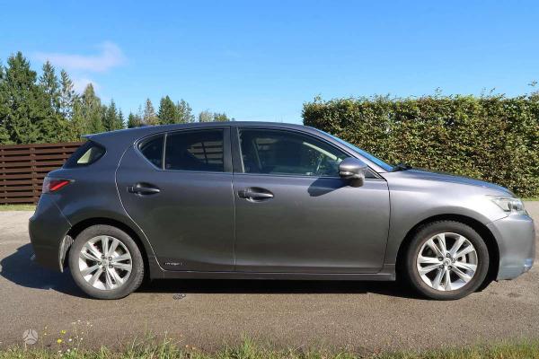 Grey Lexus CT 200h 2014 in Plunge, with an engine capacity of 1.80 L and mileage of 270 thousand km for 9200 €, photo 3 on AUTOMOTO.COM.LV