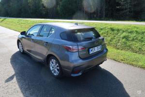 Grey Lexus CT 200h 2014 in Plunge, with an engine capacity of 1.80 L and mileage of 270 thousand km for 9200 €, photo 7 on AUTOMOTO.COM.LV