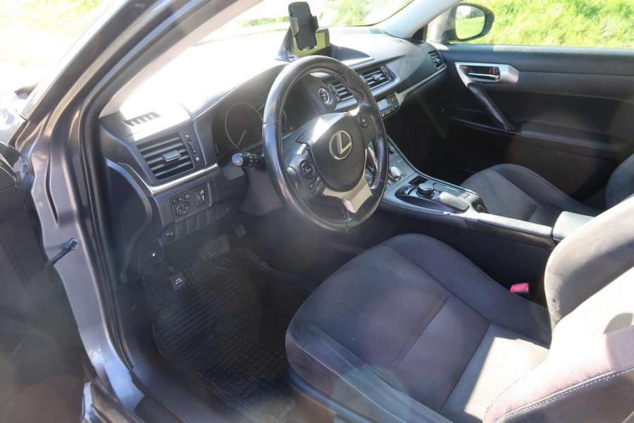 Grey Lexus CT 200h 2014 in Plunge, with an engine capacity of 1.80 L and mileage of 270 thousand km for 9200 €, photo 11 on AUTOMOTO.COM.LV