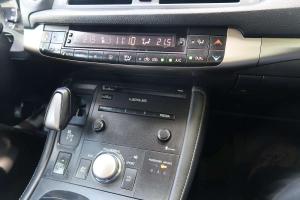 Grey Lexus CT 200h 2014 in Plunge, with an engine capacity of 1.80 L and mileage of 270 thousand km for 9200 €, photo 16 on AUTOMOTO.COM.LV
