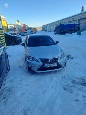 Grey Lexus CT 200h 2015 in Kaunas, with an engine capacity of 1.80 L and mileage of 220 thousand km for 9200 €, photo 2 on AUTOMOTO.COM.LV