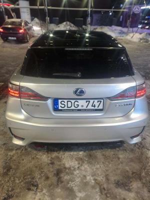 Grey Lexus CT 200h 2015 in Kaunas, with an engine capacity of 1.80 L and mileage of 220 thousand km for 9200 €, photo 7 on AUTOMOTO.COM.LV