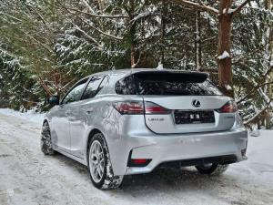 Grey Lexus CT 200h 2015 in Kaunas, with an engine capacity of 1.80 L and mileage of 250 thousand km for 10750 €, photo 2 on AUTOMOTO.COM.LV
