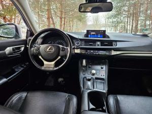 Grey Lexus CT 200h 2015 in Kaunas, with an engine capacity of 1.80 L and mileage of 250 thousand km for 10750 €, photo 3 on AUTOMOTO.COM.LV