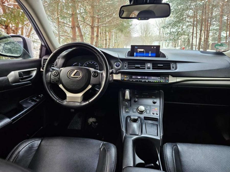Grey Lexus CT 200h 2015 in Kaunas, with an engine capacity of 1.80 L and mileage of 250 thousand km for 10750 €, photo 9 on AUTOMOTO.COM.LV