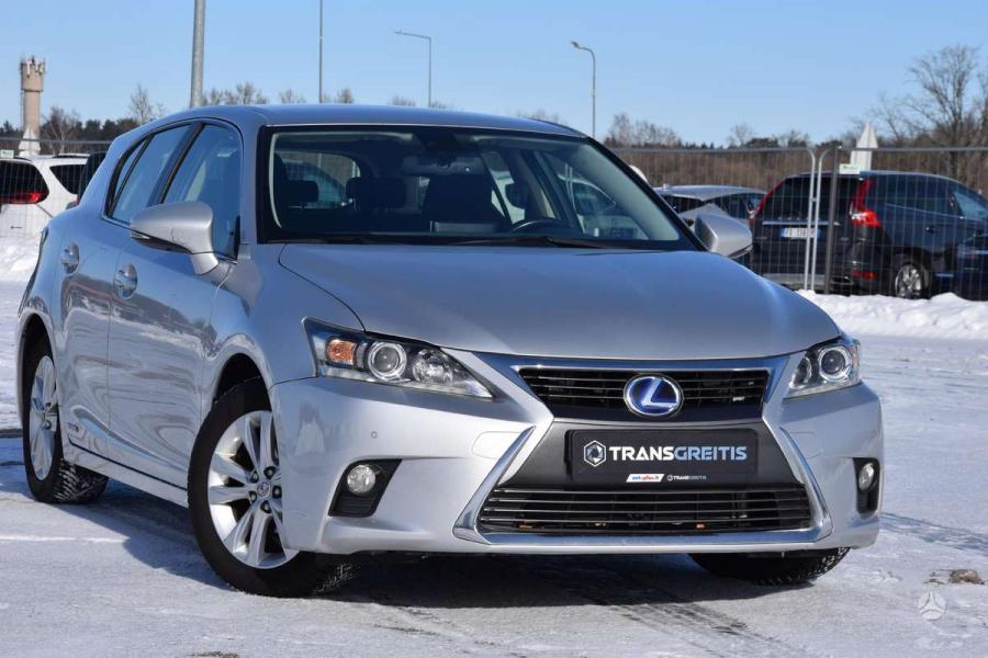 Pelēks Lexus CT 200h 2015 Viļņa, ar dzinēja tilpumu 1.80 L un nobraukumu 243 tūkst. km par 9999 €, foto 3 vietnē AUTOMOTO.COM.LV