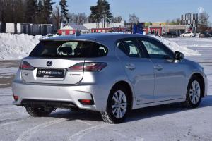 Pelēks Lexus CT 200h 2015 Viļņa, ar dzinēja tilpumu 1.80 L un nobraukumu 243 tūkst. km par 9999 €, foto 10 vietnē AUTOMOTO.COM.LV