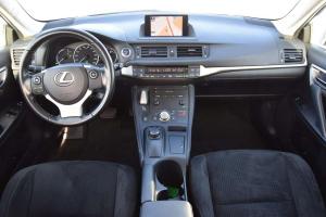Pelēks Lexus CT 200h 2015 Viļņa, ar dzinēja tilpumu 1.80 L un nobraukumu 243 tūkst. km par 9999 €, foto 16 vietnē AUTOMOTO.COM.LV