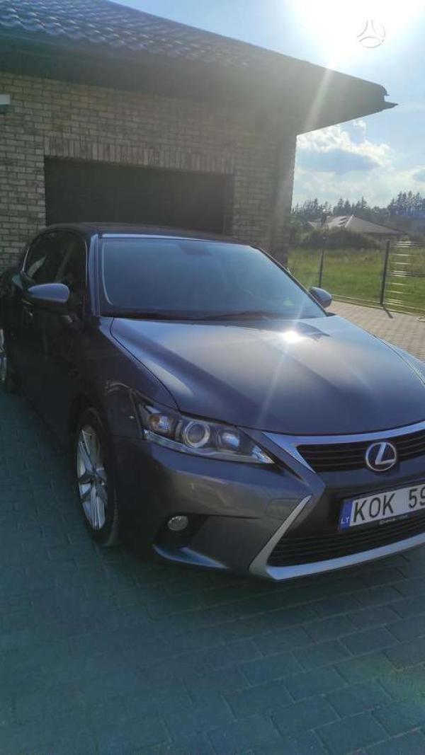 Pelēks Lexus CT 200h 2015 Viļņa, ar dzinēja tilpumu 1.80 L un nobraukumu 266 tūkst. km par 11850 €, foto 2 vietnē AUTOMOTO.COM.LV