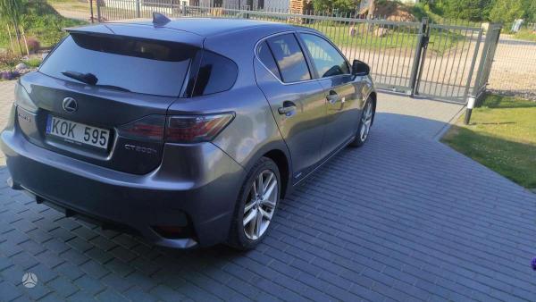 Pelēks Lexus CT 200h 2015 Viļņa, ar dzinēja tilpumu 1.80 L un nobraukumu 266 tūkst. km par 11850 €, foto 6 vietnē AUTOMOTO.COM.LV