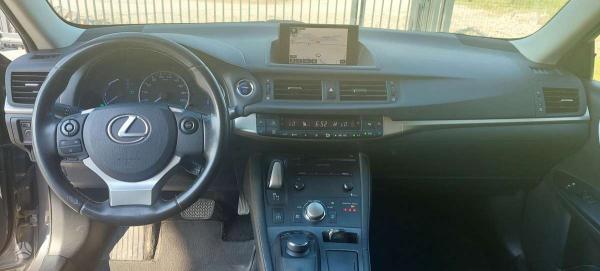 Pelēks Lexus CT 200h 2015 Viļņa, ar dzinēja tilpumu 1.80 L un nobraukumu 266 tūkst. km par 11850 €, foto 8 vietnē AUTOMOTO.COM.LV