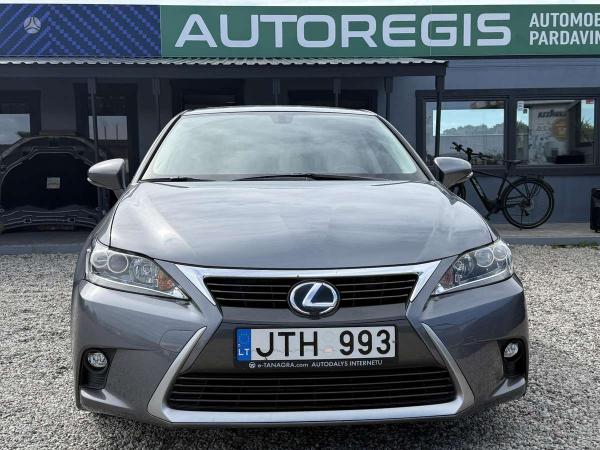 Grey Lexus CT 200h 2015 in Kretinga, with an engine capacity of 1.80 L and mileage of 108 thousand km for 12499 €, photo 2 on AUTOMOTO.COM.LV
