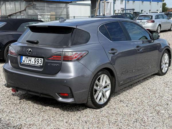 Grey Lexus CT 200h 2015 in Kretinga, with an engine capacity of 1.80 L and mileage of 108 thousand km for 12499 €, photo 6 on AUTOMOTO.COM.LV