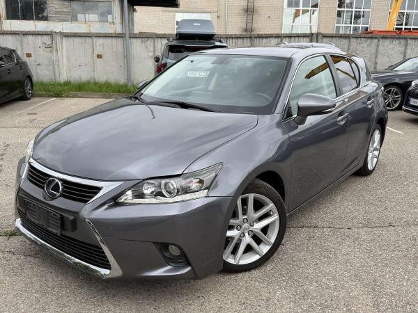Grey Lexus CT 200h 2015 in Vilnius, with an engine capacity of 1.80 L and mileage of 195 thousand km for 11200 €, photo 2 on AUTOMOTO.COM.LV