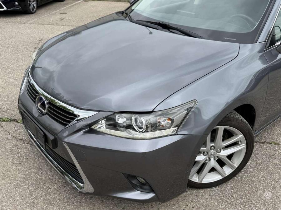 Grey Lexus CT 200h 2015 in Vilnius, with an engine capacity of 1.80 L and mileage of 195 thousand km for 11200 €, photo 4 on AUTOMOTO.COM.LV