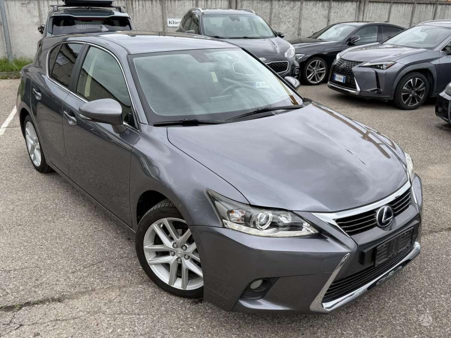 Grey Lexus CT 200h 2015 in Vilnius, with an engine capacity of 1.80 L and mileage of 195 thousand km for 11200 €, photo 6 on AUTOMOTO.COM.LV