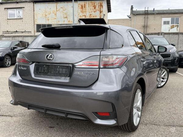 Grey Lexus CT 200h 2015 in Vilnius, with an engine capacity of 1.80 L and mileage of 195 thousand km for 11200 €, photo 8 on AUTOMOTO.COM.LV