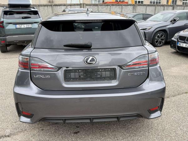 Grey Lexus CT 200h 2015 in Vilnius, with an engine capacity of 1.80 L and mileage of 195 thousand km for 11200 €, photo 9 on AUTOMOTO.COM.LV