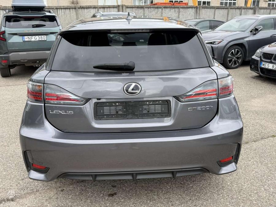 Grey Lexus CT 200h 2015 in Vilnius, with an engine capacity of 1.80 L and mileage of 195 thousand km for 11200 €, photo 10 on AUTOMOTO.COM.LV