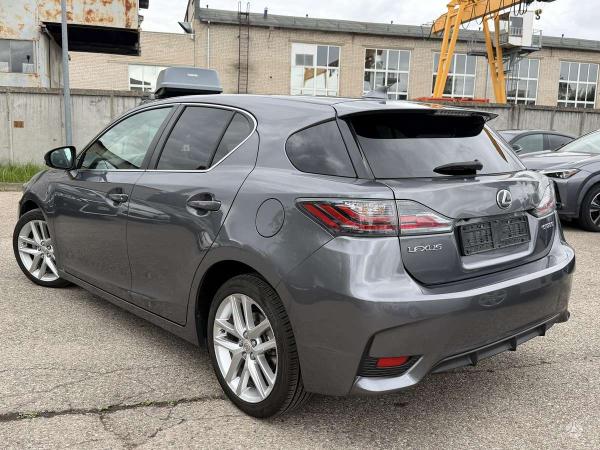 Grey Lexus CT 200h 2015 in Vilnius, with an engine capacity of 1.80 L and mileage of 195 thousand km for 11200 €, photo 10 on AUTOMOTO.COM.LV