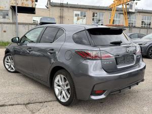 Grey Lexus CT 200h 2015 in Vilnius, with an engine capacity of 1.80 L and mileage of 195 thousand km for 11200 €, photo 11 on AUTOMOTO.COM.LV