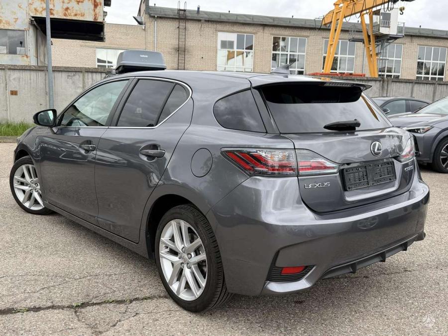 Grey Lexus CT 200h 2015 in Vilnius, with an engine capacity of 1.80 L and mileage of 195 thousand km for 11200 €, photo 11 on AUTOMOTO.COM.LV