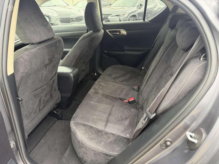 Grey Lexus CT 200h 2015 in Vilnius, with an engine capacity of 1.80 L and mileage of 195 thousand km for 11200 €, photo 14 on AUTOMOTO.COM.LV