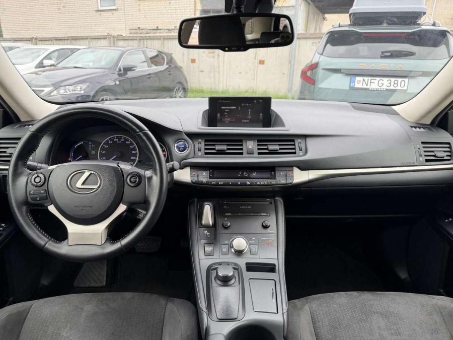 Grey Lexus CT 200h 2015 in Vilnius, with an engine capacity of 1.80 L and mileage of 195 thousand km for 11200 €, photo 16 on AUTOMOTO.COM.LV