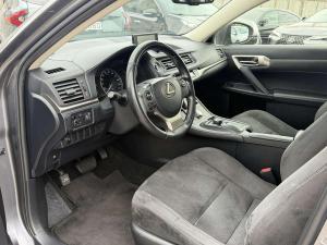 Grey Lexus CT 200h 2015 in Vilnius, with an engine capacity of 1.80 L and mileage of 195 thousand km for 11200 €, photo 19 on AUTOMOTO.COM.LV