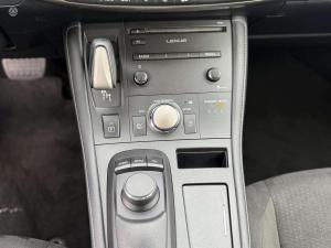 Grey Lexus CT 200h 2015 in Vilnius, with an engine capacity of 1.80 L and mileage of 195 thousand km for 11200 €, photo 21 on AUTOMOTO.COM.LV