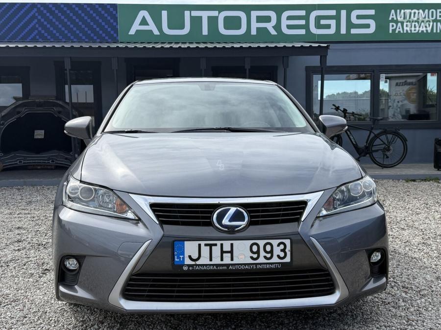 Grey Lexus CT 200h 2015 in Kretinga, with an engine capacity of 1.80 L and mileage of 108 thousand km for 12499 €, photo 3 on AUTOMOTO.COM.LV