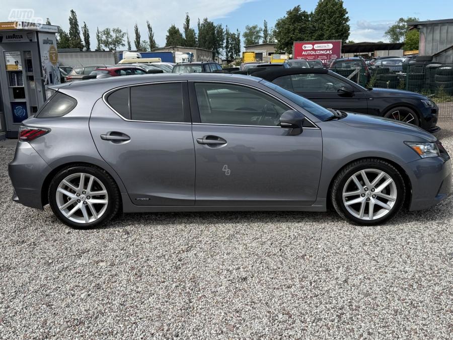 Grey Lexus CT 200h 2015 in Kretinga, with an engine capacity of 1.80 L and mileage of 108 thousand km for 12499 €, photo 6 on AUTOMOTO.COM.LV