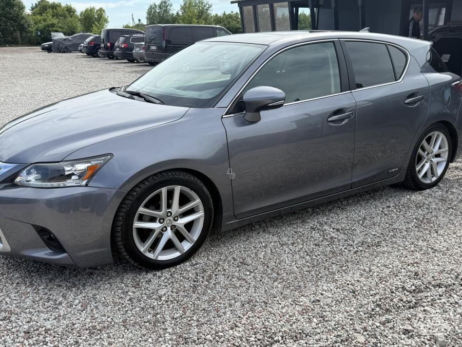 Grey Lexus CT 200h 2015 in Kretinga, with an engine capacity of 1.80 L and mileage of 108 thousand km for 12499 €, photo 7 on AUTOMOTO.COM.LV