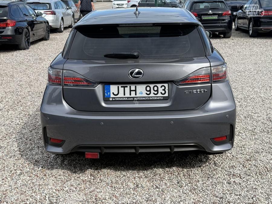 Grey Lexus CT 200h 2015 in Kretinga, with an engine capacity of 1.80 L and mileage of 108 thousand km for 12499 €, photo 10 on AUTOMOTO.COM.LV