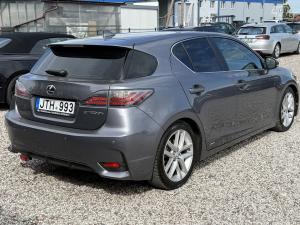 Grey Lexus CT 200h 2015 in Kretinga, with an engine capacity of 1.80 L and mileage of 108 thousand km for 12499 €, photo 11 on AUTOMOTO.COM.LV