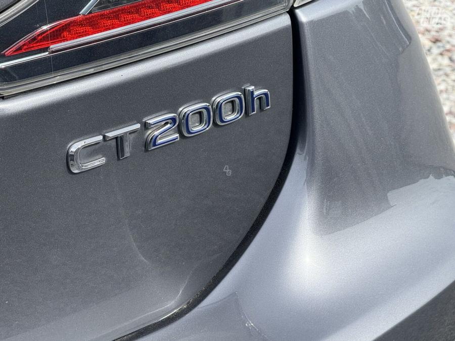 Grey Lexus CT 200h 2015 in Kretinga, with an engine capacity of 1.80 L and mileage of 108 thousand km for 12499 €, photo 15 on AUTOMOTO.COM.LV