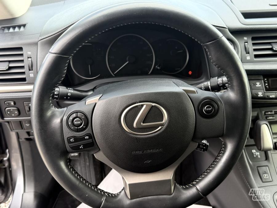 Grey Lexus CT 200h 2015 in Kretinga, with an engine capacity of 1.80 L and mileage of 108 thousand km for 12499 €, photo 17 on AUTOMOTO.COM.LV