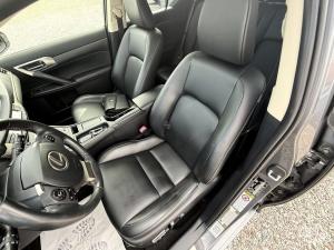 Grey Lexus CT 200h 2015 in Kretinga, with an engine capacity of 1.80 L and mileage of 108 thousand km for 12499 €, photo 19 on AUTOMOTO.COM.LV
