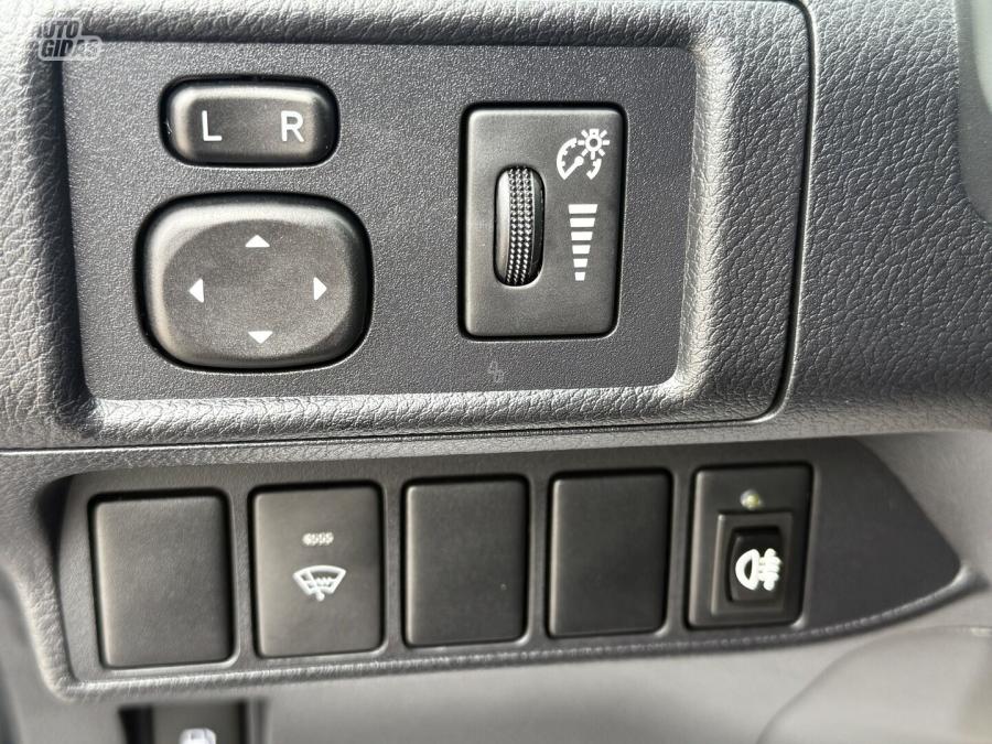 Grey Lexus CT 200h 2015 in Kretinga, with an engine capacity of 1.80 L and mileage of 108 thousand km for 12499 €, photo 20 on AUTOMOTO.COM.LV