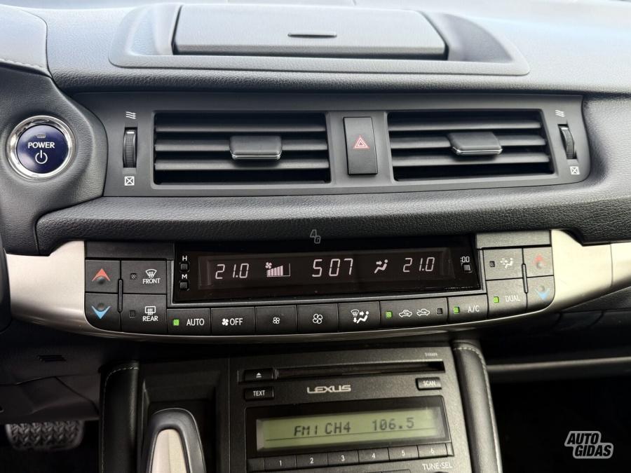 Grey Lexus CT 200h 2015 in Kretinga, with an engine capacity of 1.80 L and mileage of 108 thousand km for 12499 €, photo 24 on AUTOMOTO.COM.LV