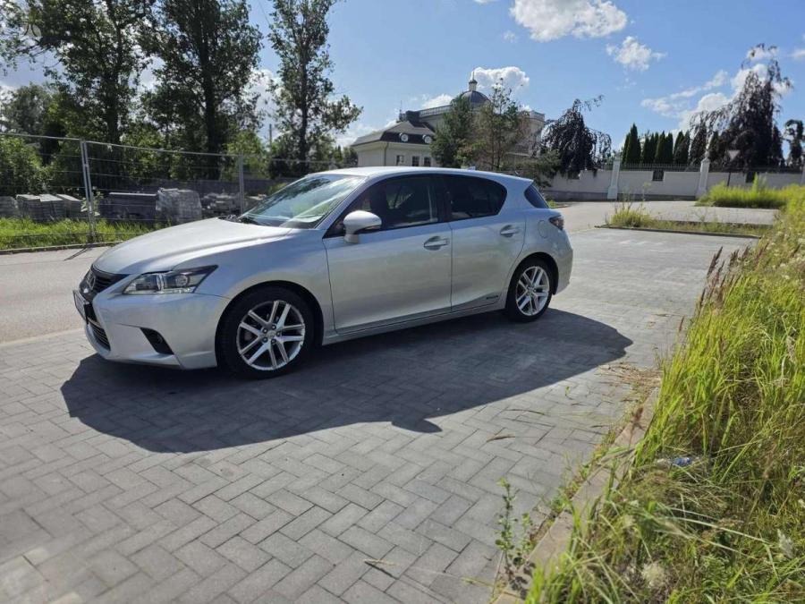 Grey Lexus CT 200h 2015 in Vilnius, with an engine capacity of 0.00 L and mileage of 170 thousand km for 12199 €, photo 4 on AUTOMOTO.COM.LV