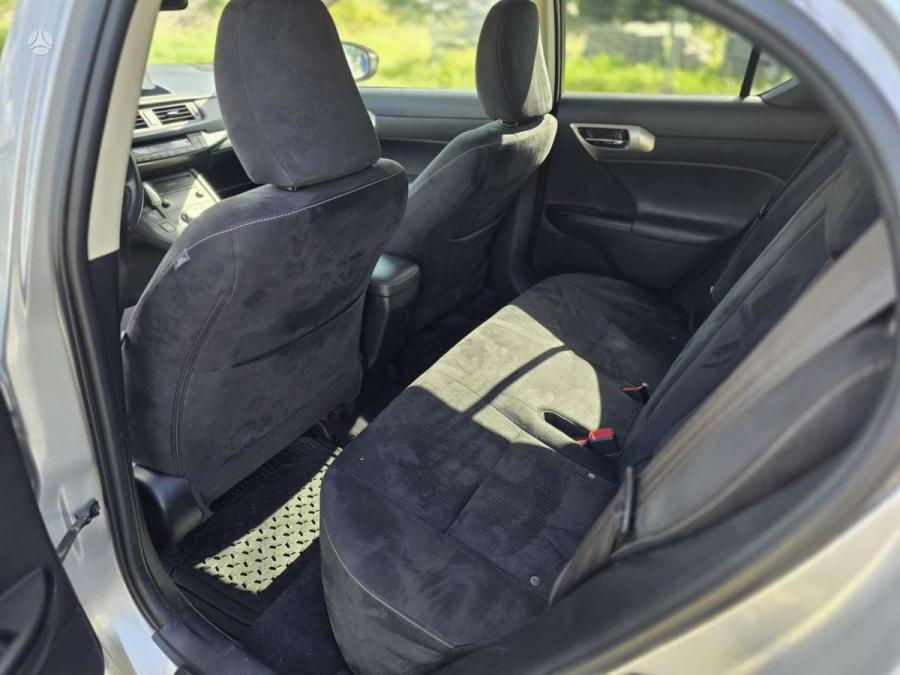 Grey Lexus CT 200h 2015 in Vilnius, with an engine capacity of 0.00 L and mileage of 170 thousand km for 12199 €, photo 6 on AUTOMOTO.COM.LV