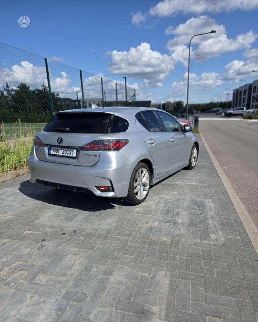 Grey Lexus CT 200h 2015 in Vilnius, with an engine capacity of 0.00 L and mileage of 170 thousand km for 12199 €, photo 9 on AUTOMOTO.COM.LV